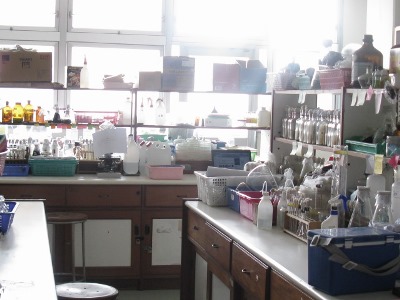 Laboratorium - Sekolah Ilmu dan Teknologi Hayati