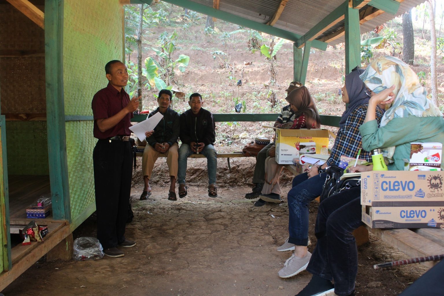 Belajar dari lapangan : Model Rehabilitasi Hutan Lindung berbasis ...